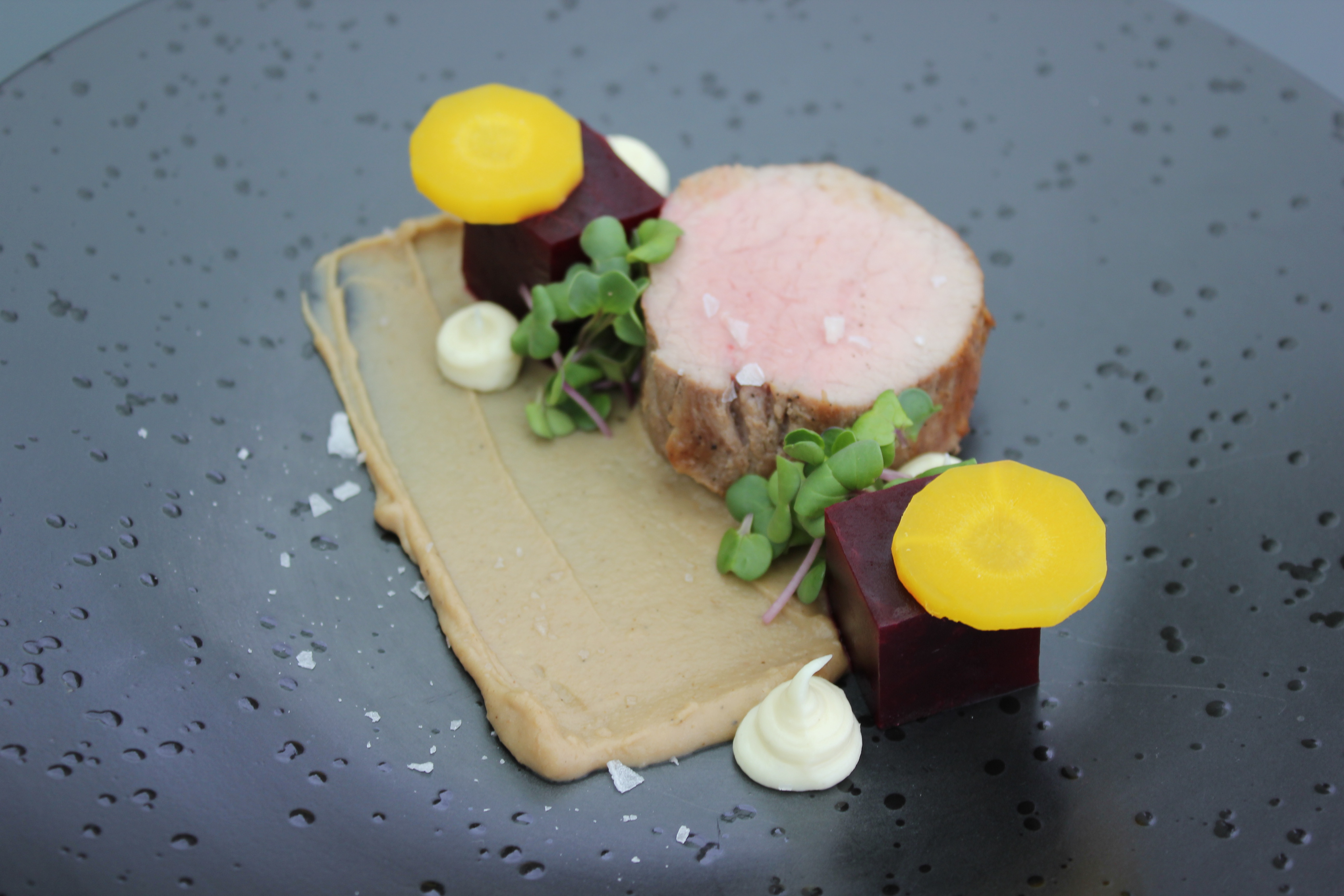 Kalfshaas, rode biet, pastinaak, knolselderpuree – My Hobby Cook Experience